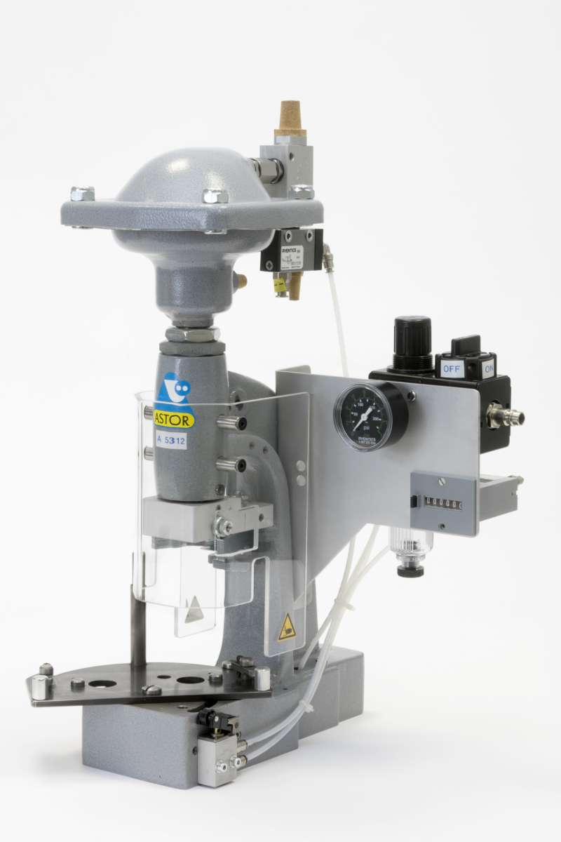 A 5312 pneumatic button machine | Fashion machines | Fashion | Astor ...